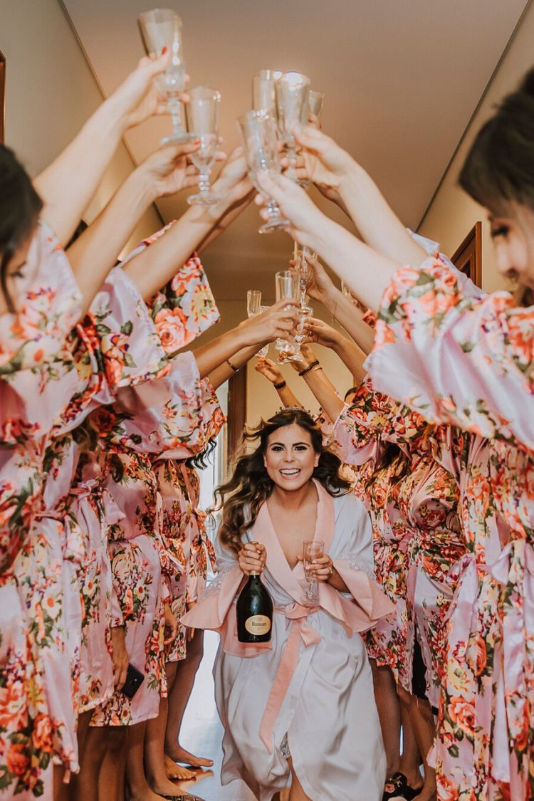 17 Bridesmaids Photo Ideas You Should Try in 2023